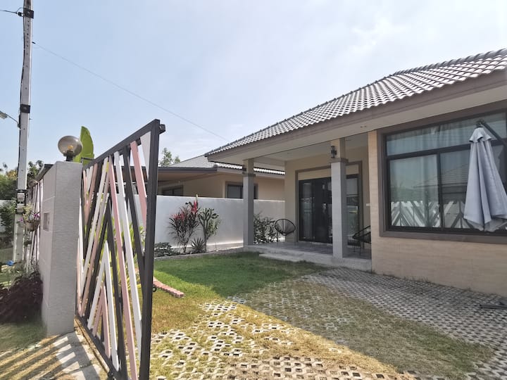 Shirley's Home-草坪花园别墅 公共泳池 健身房 - Hua Hin