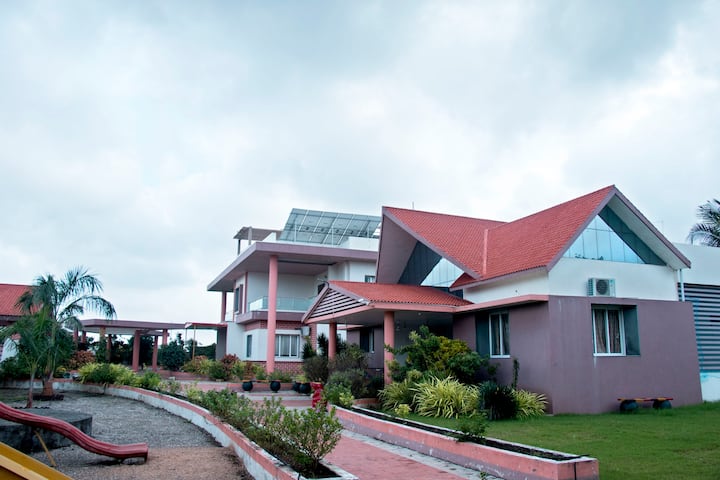 Dream City Villa 
Luxury 
6 Bed Room
With Pool - Junagadh
