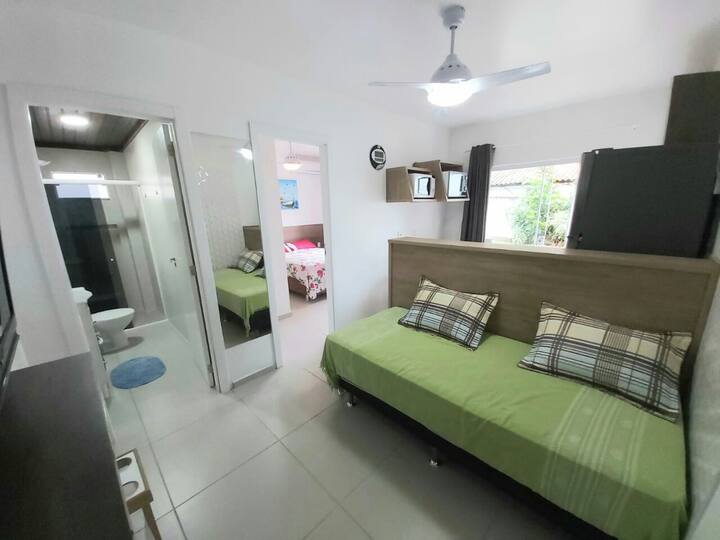 Lindo Apartamento, Na Praia De Bombinhas. - Bombinhas
