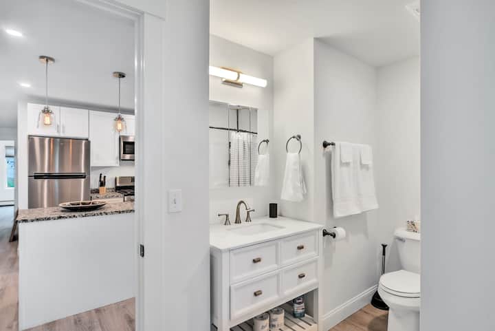 Quiet Newly Renovated 2 Bedroom - Augusta, ME