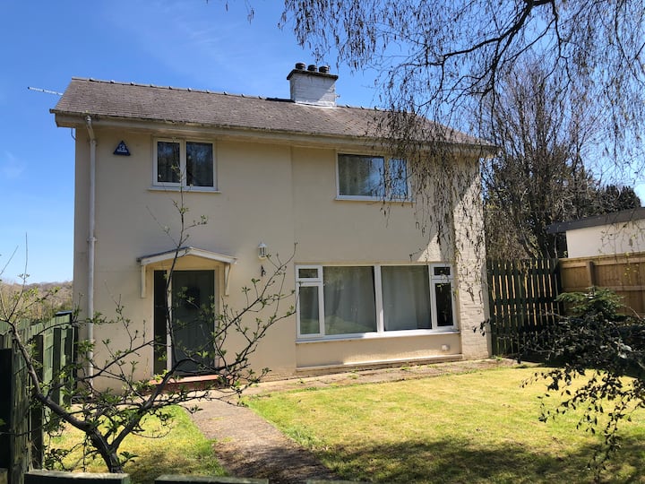 3 Bedroom Detached House, Treborth, North Wales - Bangor