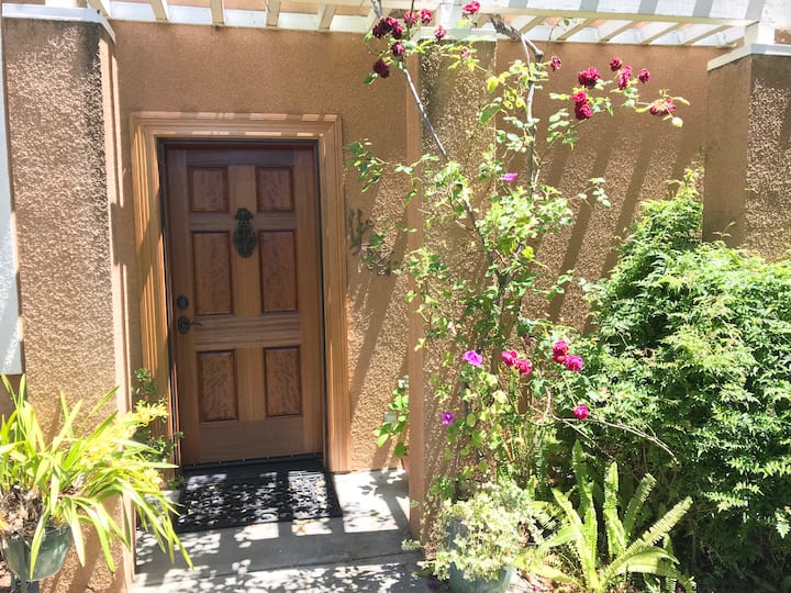 Lovely Home With Studio In Park Setting - Mountain View, CA
