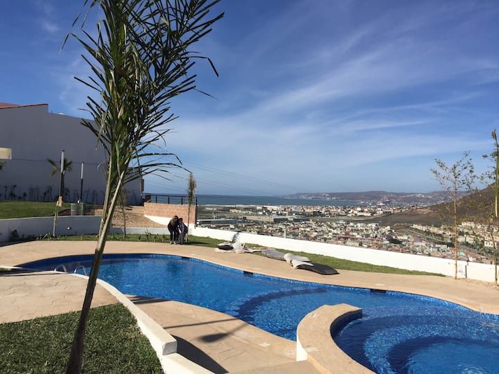 Vistas De Ensenada ,Espacio Para Observar El Mar. - Ensenada