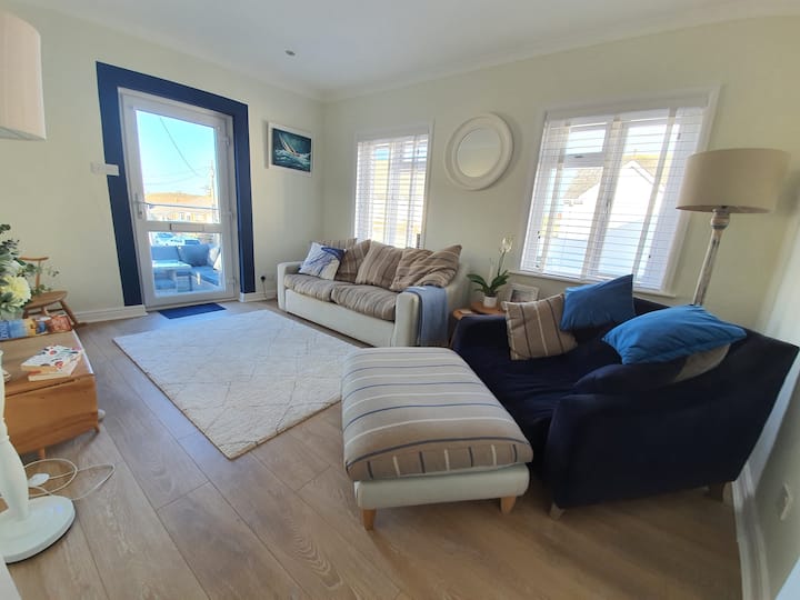 2 Bed Flat With Large Balcony,  10 Minutes To Sea. - Budleigh Salterton