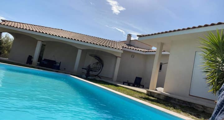 Jolie Villa Avec Grande Piscine - Thuir