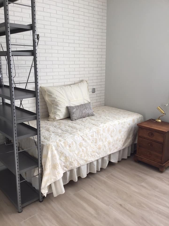 Atocha-estudio Luminoso. Piscina En Urbanización. - Madrid