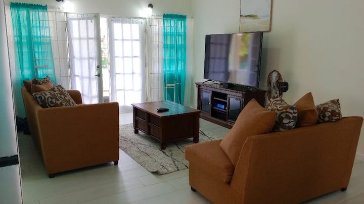 3 Br: Hilltop Bliss: Minutes To The Beach - 聖露西亞