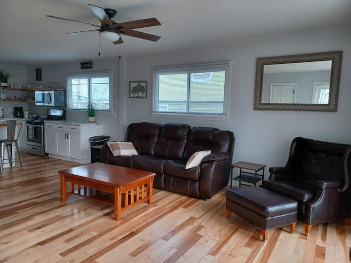 Luxurious Modern Ranch - Cedar Rapids, IA
