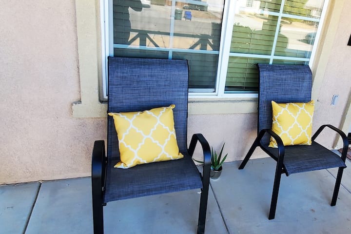 Nice And Cozy, Come On Home! - Victorville