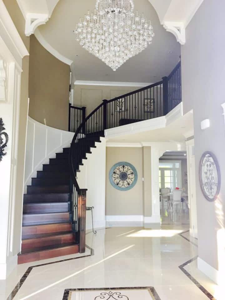 Luxury Newly Renovated Private Bedroom & Bathrooma - New Westminster