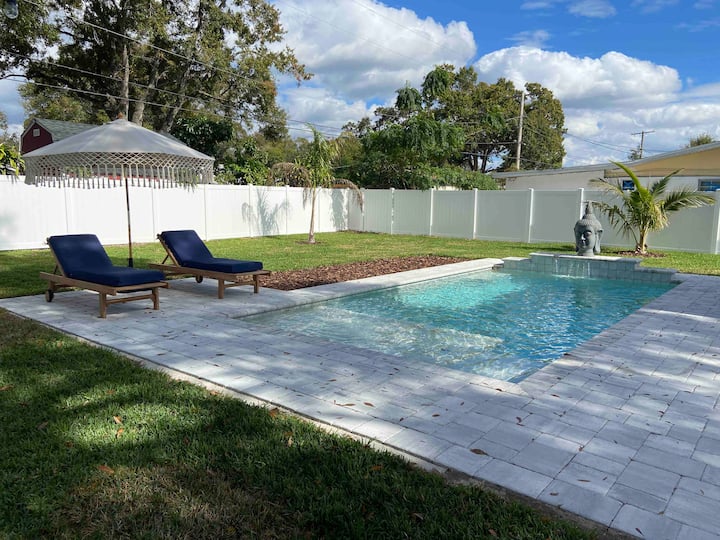 Bali Themed Home W/saltwater Pool By Bucs Stadium - Tampa, FL