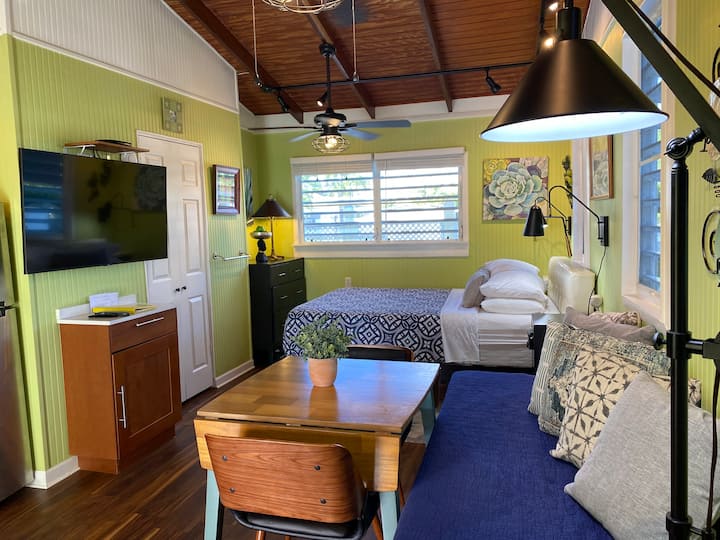 Cottage On The Sea, Wake Up And Walk To The Beach! - Frederiksted