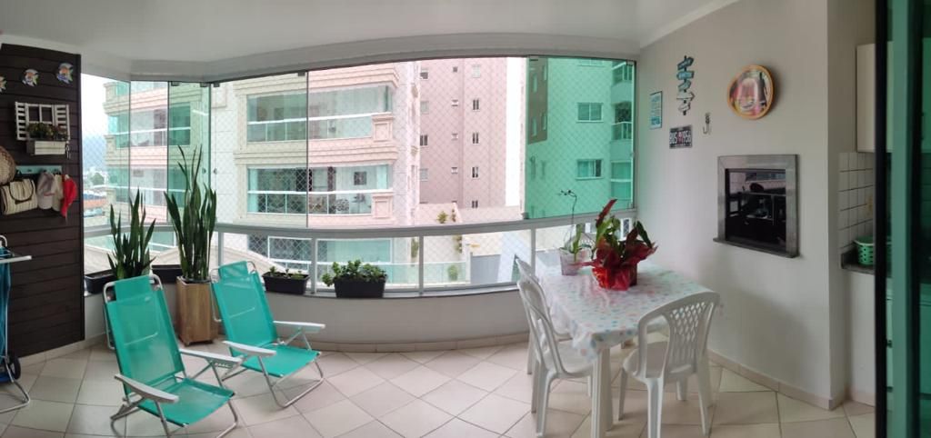 Ample ap apt summer near the sea in Meia Praia - Apartments for Rent in ...