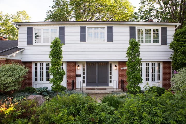 Spacious 2500+ Sq Ft 4bd House Near The Big House! - Ann Arbor, MI