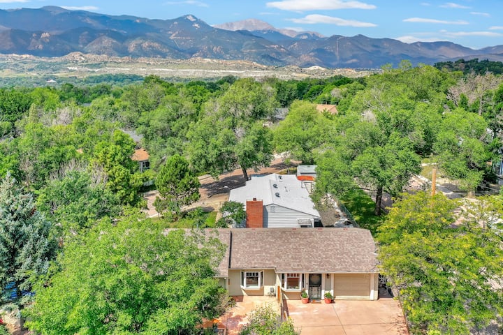 Modern Private Suite - Walkable Location 🏔 - Manitou Springs, CO