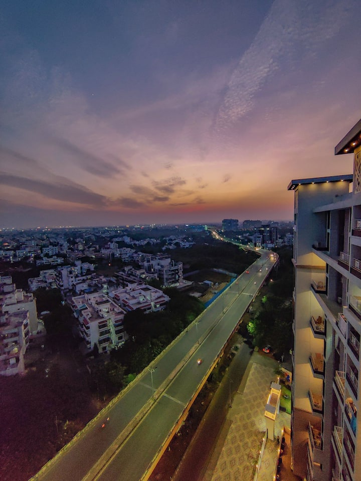 Modern Apartment With Panoramic Skyline View - Nagpur