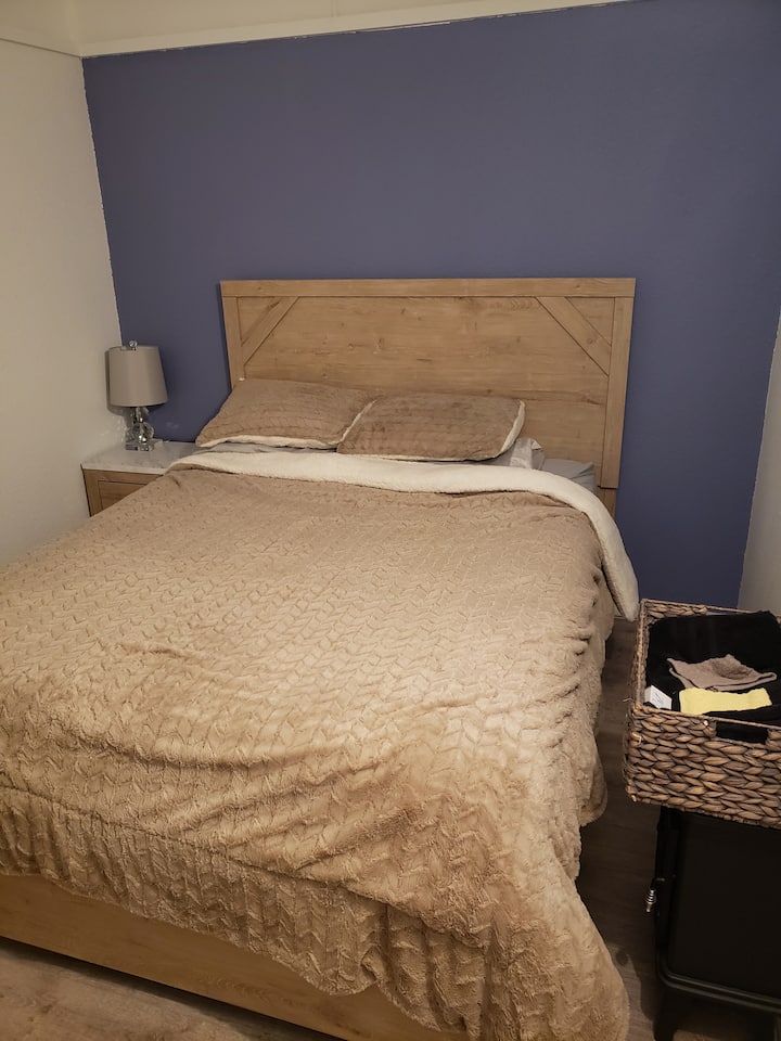 Cheerful One Bedroom Residential Home With Parking - Brentwood, CA