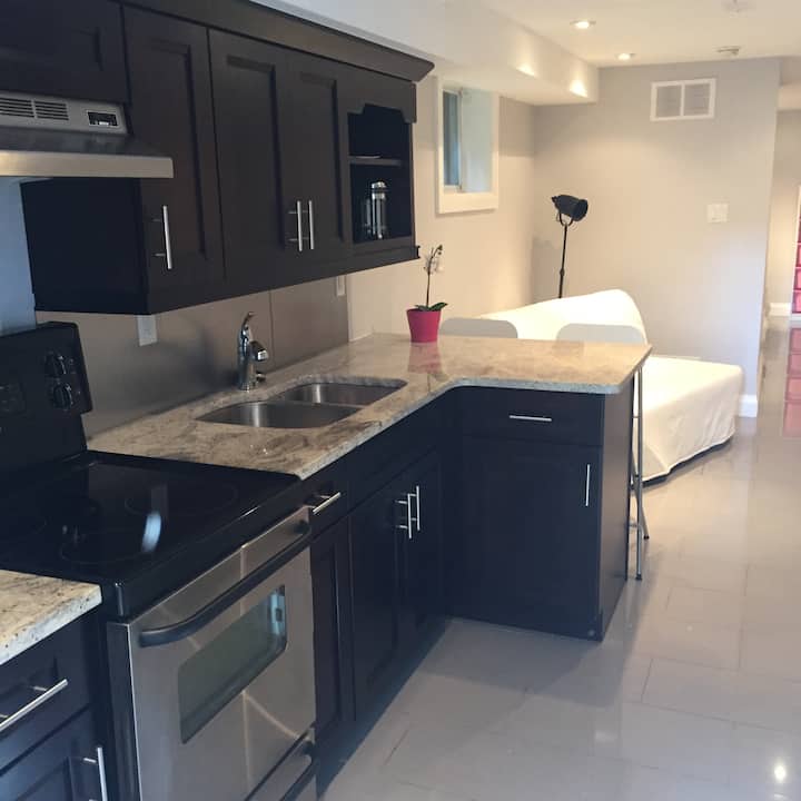 Separate, Central, Modern Apt W/ Laundry In Suite - Mississauga