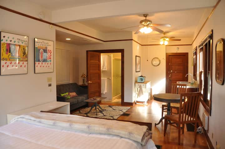 Large Private Studio By Downtown Hospital - Fresno, CA