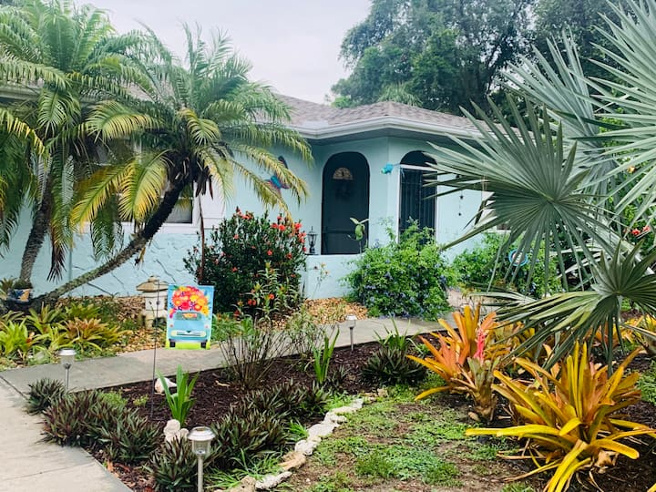 Quaint, Quiet & Peaceful Getaway . - Port Charlotte, FL