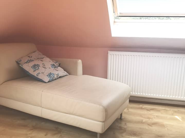 Cute "Bijous" Attic/roof Apartment - Netflix ❤ - Hampton