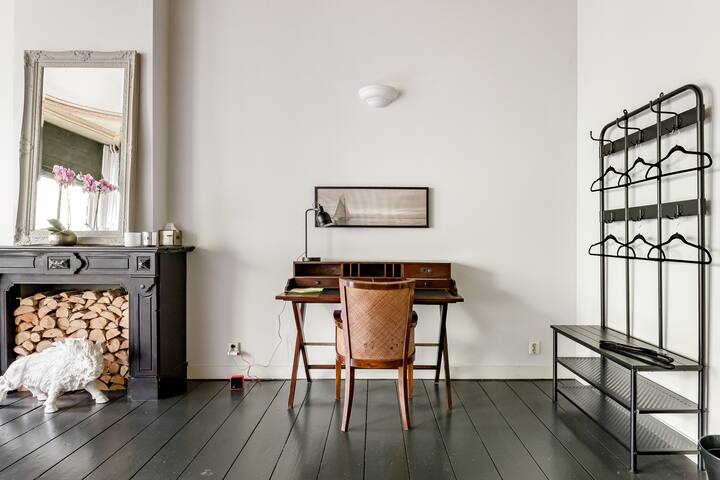 A Blend Of Elegance And Comfort In A Historical Canal House - Gouda