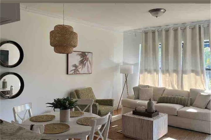Cozy Lake View: Pickle Ball, Tennis, Pool, Gym - Vineyards, FL