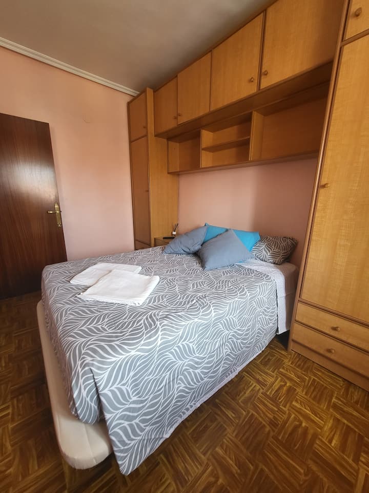 Habitacion Privada En Bilbao, Wifi Gratuito - Bilbao