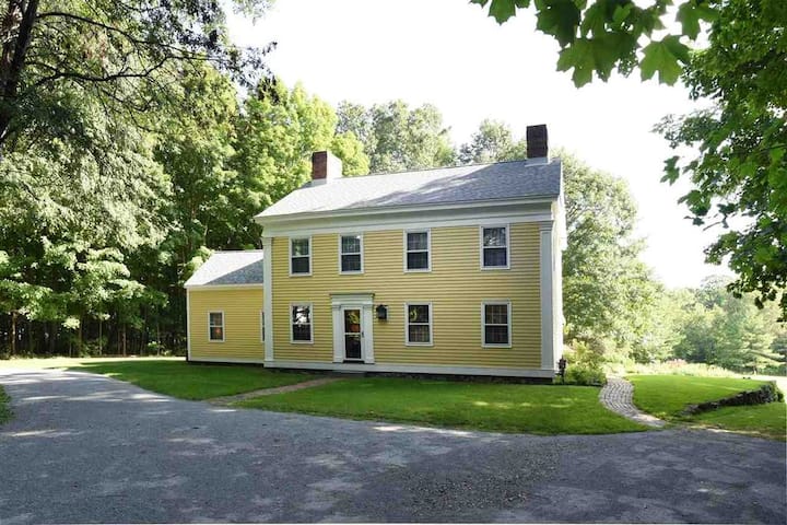 Luxurious Saratoga Springs Home Next To Race Track - Saratoga Springs, NY