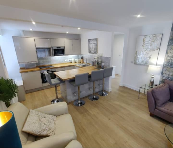New Upstairs Apartment In Penzance - Newlyn