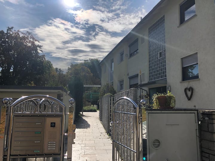 Spacious Apartment In Feuerbach Near Porsche/bosch - Stuttgart