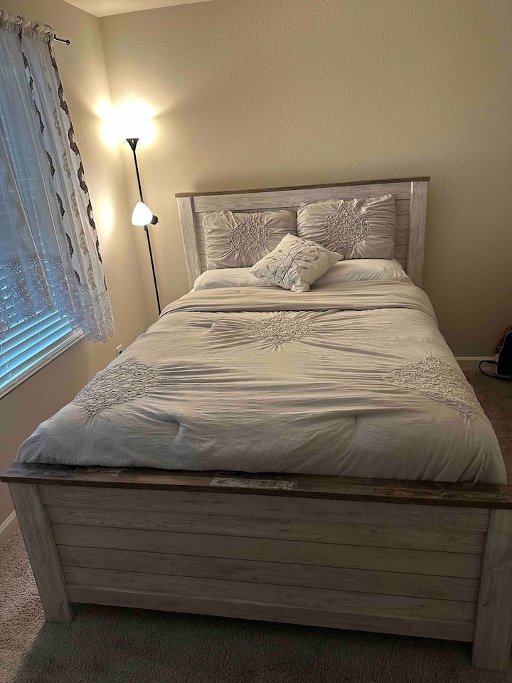 Shared Room In Townhome Near The Rocky Mountains - Loveland, CO
