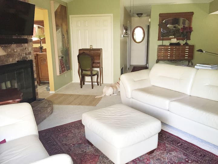 Quaint Quiet Quality: The Tetons Of Grapevine - Grapevine, TX