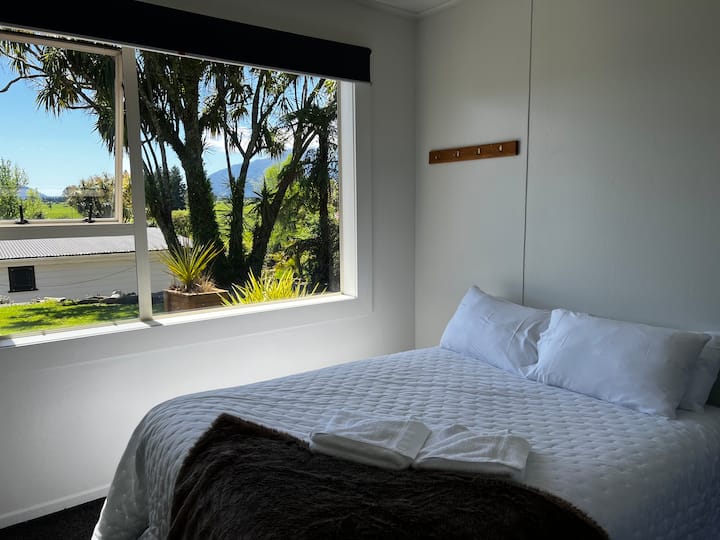 The Forestry House - Glenalmond Motel - Harihari