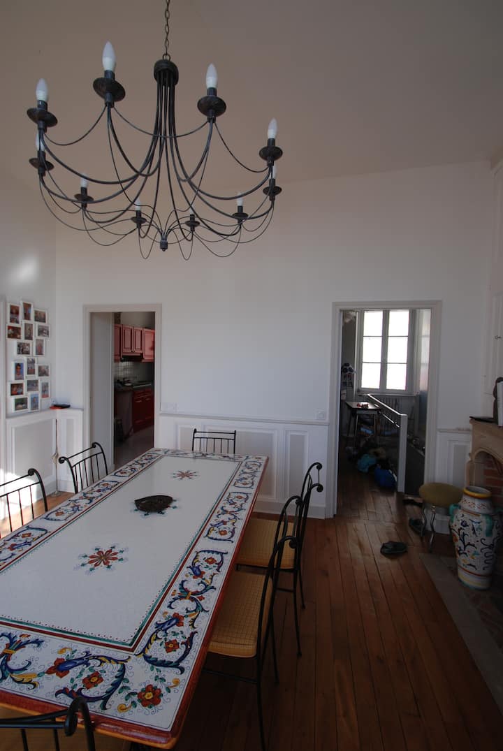Chambre Dans Maison De Ville Avec Garage - Blois