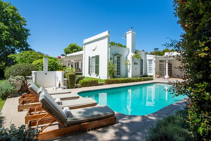 Constantia Manor House With Exceptional Garden - Cape Town
