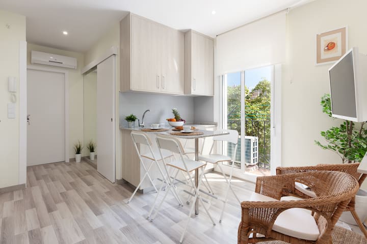 S9 - Beach & Market - 2 Bedroom, Balcony, Wifi - Barcelona