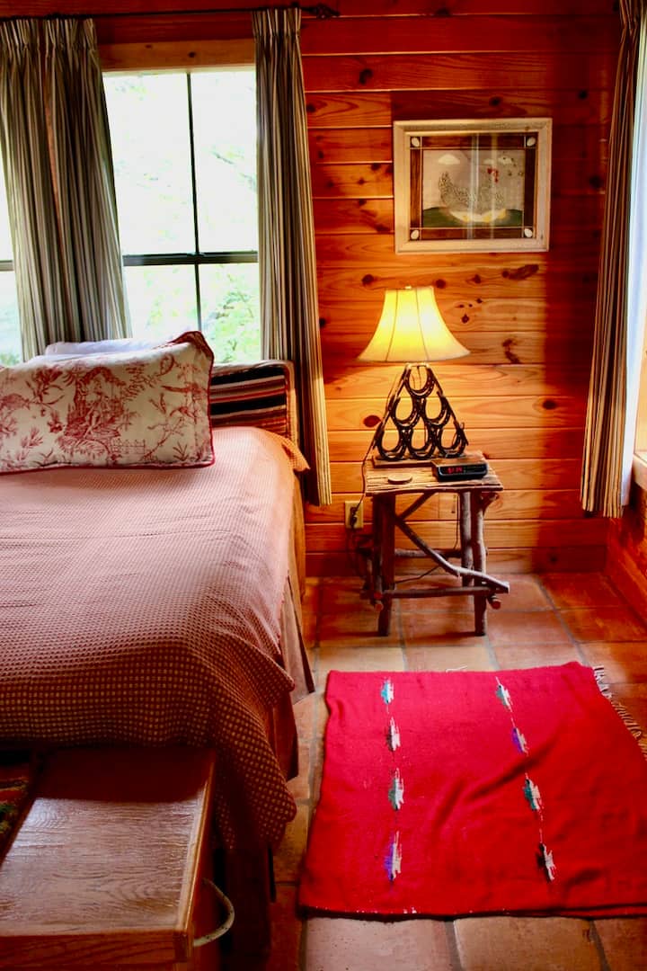 Glamping At Balcones Springs - 2-guest Cabin - Spicewood, TX
