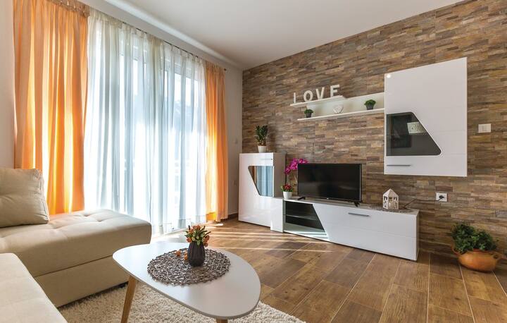 Beautiful Home In Zagvozd With Wifi And 3 Bedrooms - Baška Voda