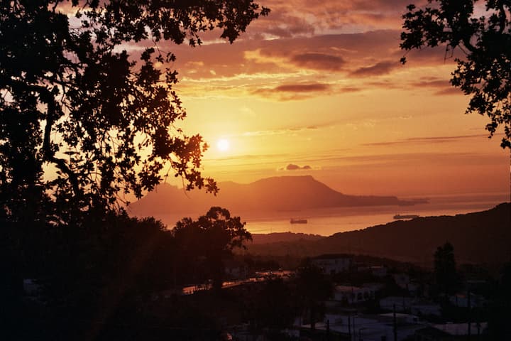 Studio: Atmospheric, Cool + Tranquil - タリファ