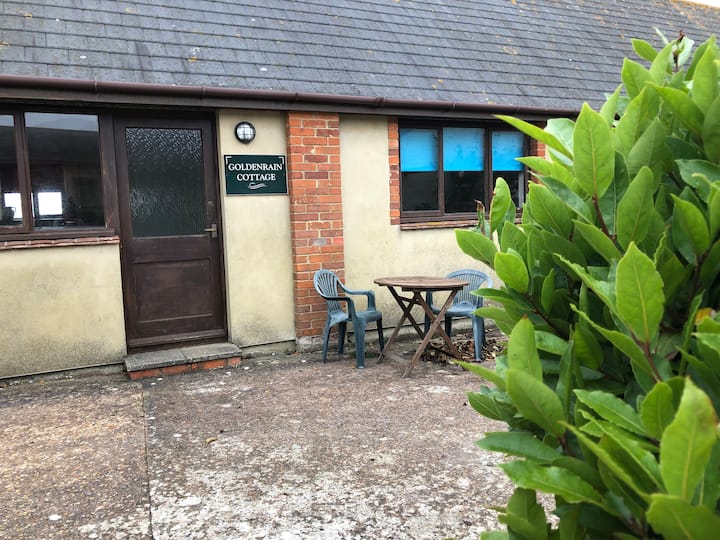 Goldenrain Cottage. Chilton Farm. - Carisbrooke Castle