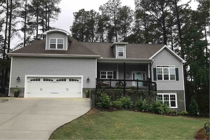 Spacious Pinehurst 5 Br Retreat - 5 Min To Us Open - Pinehurst, NC
