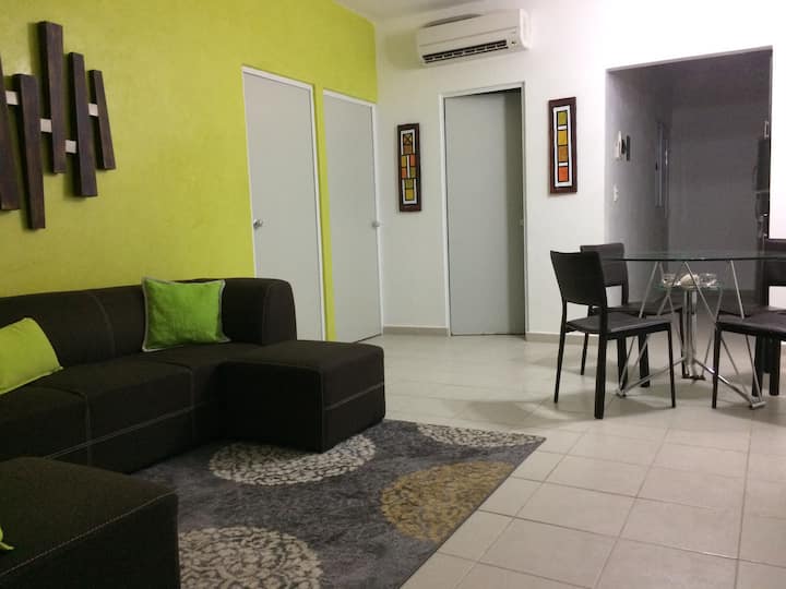Chic 2br Oasis: Parking & 10 Mins To Beach - Playa del Carmen