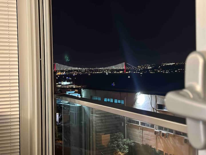 Boğaz Manzaralı | Fransız Balkonlu | Lüks Süit - Istanbul