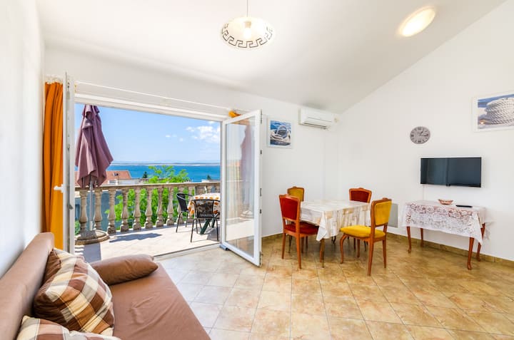 Close To Beach Apartment For 2-4 People - Crikvenica