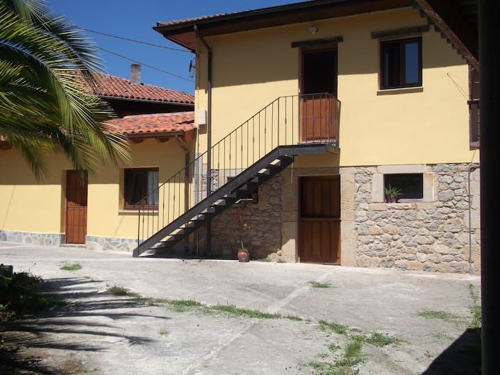 2 Hb. (1 Cama Matrimonial +2 Camas Individuales). - Caravia