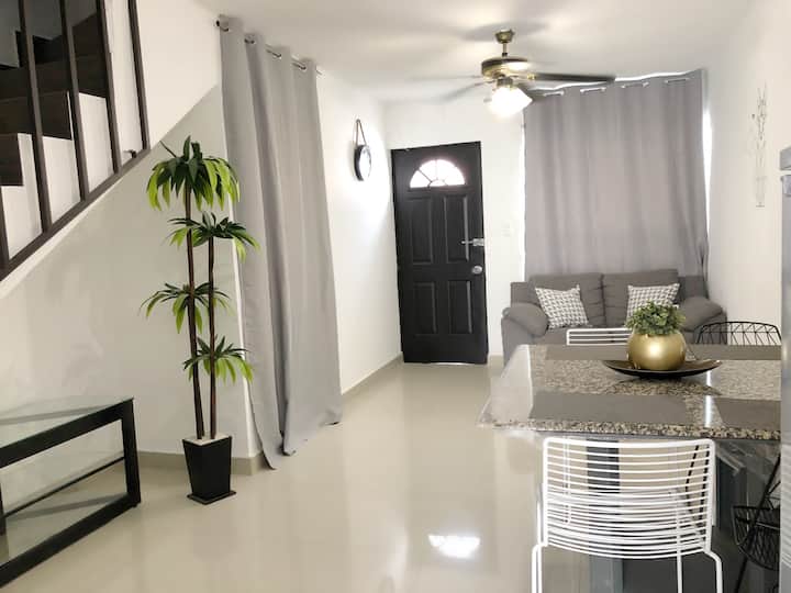 Casa Equipada Recien Remodelada, Bien Ubicada - Monterrey