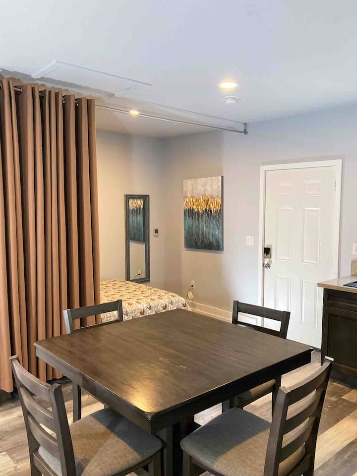Cute New Studio Guesthouse! Wifi + Near Major Fwys - Carson, CA