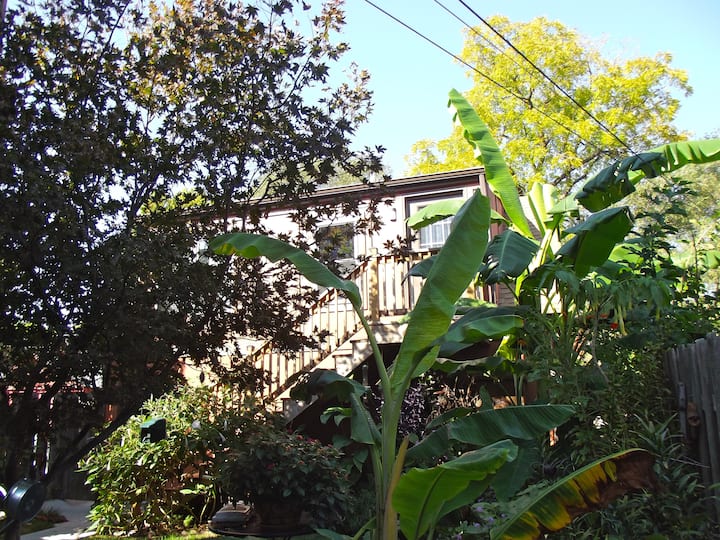 Charming Cozy Studio Suite - St. Louis, MO