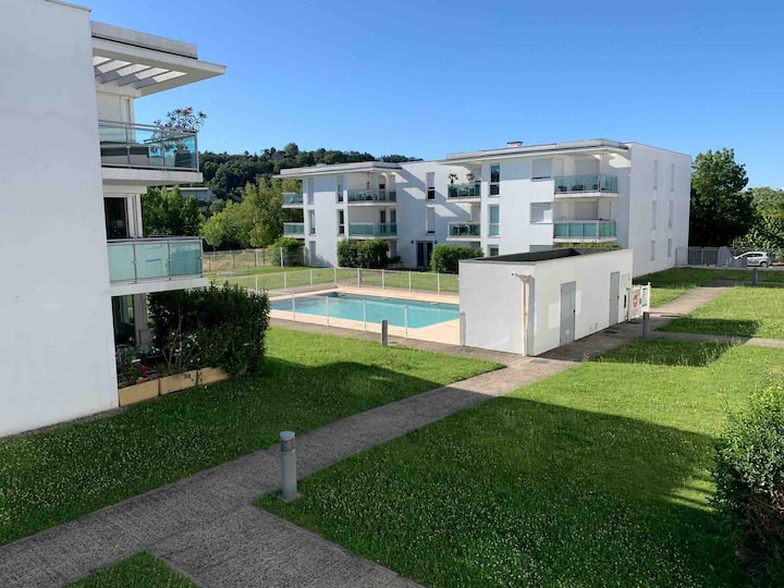 Superbe T2  Avec Piscine, Terrasse,parking Privé - Ibis Hôtel Valence Sud